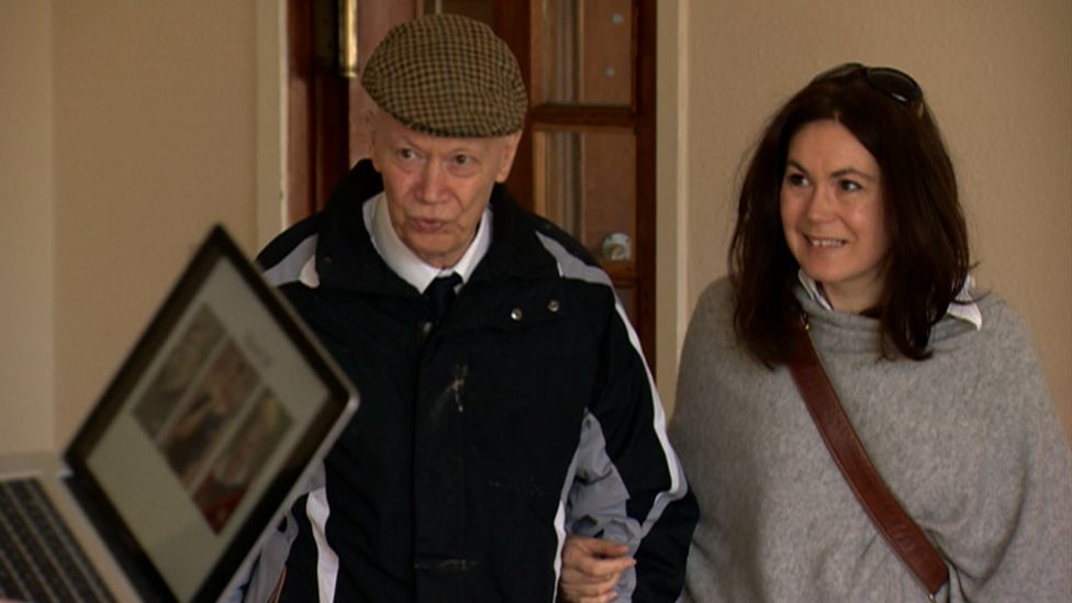 John Beattie meets former rugby players with dementia - BBC News