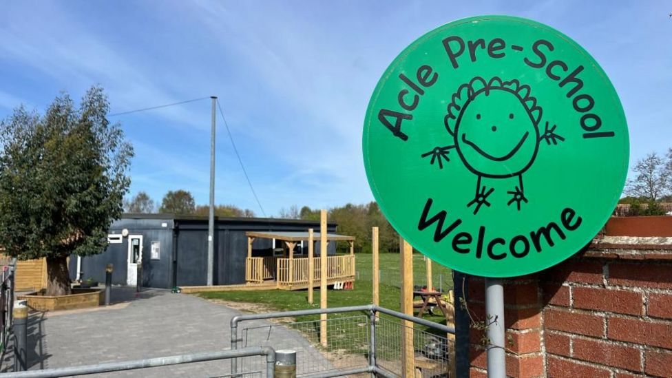Acle pre-school loan vote brings relief to staff and families - BBC News