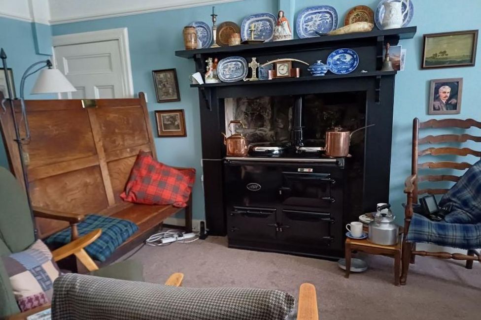 Life in first Labour PM's home in Lossiemouth in Moray - BBC News