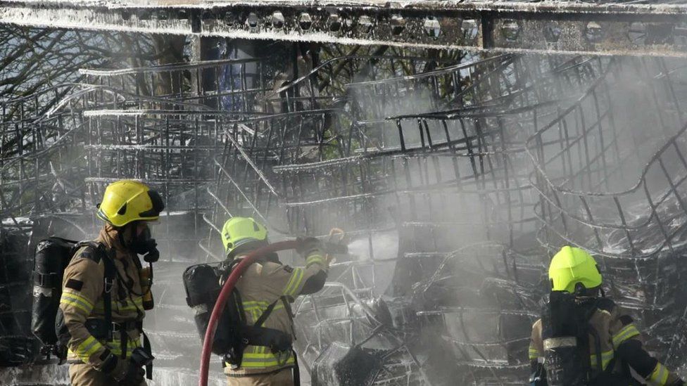 A1(M) near Doncaster reopens after 'intense' lorry fire - BBC News