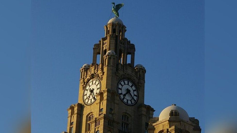 Liverpool's Royal Liver Building sale on hold - BBC News