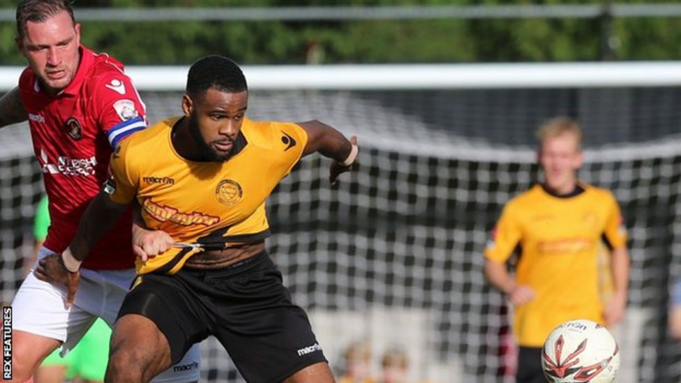 Marc-Anthony Okoye: Bromley sign Braintree Town defender - BBC Sport