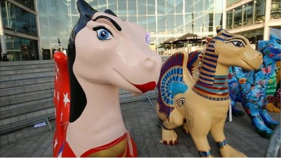 Norwich sculpture trail to be Go Go Hares in 2018 - BBC News