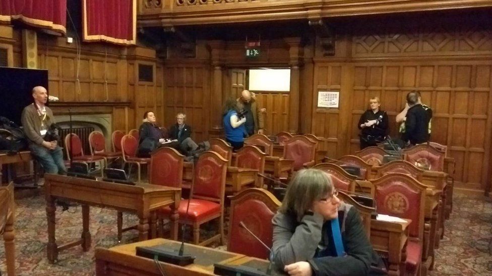 Sheffield tree protesters stage council chamber sit-in - BBC News