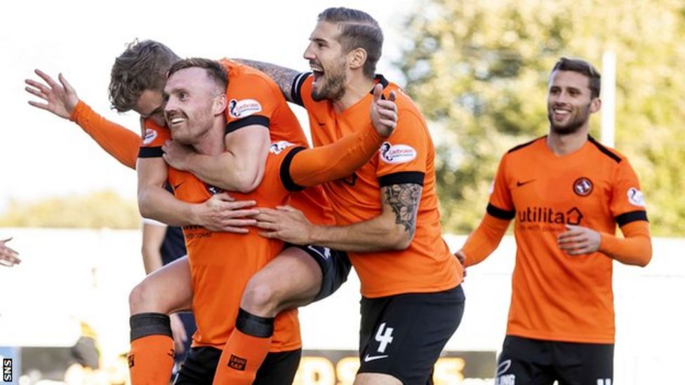 Dundee: Craig Curran swaps Dundee United for Tayside rivals - BBC Sport