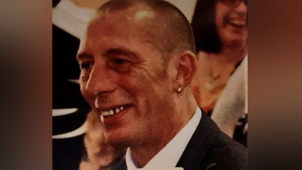 Harlow nurse jailed for stabbing husband as he lay in bed - BBC News