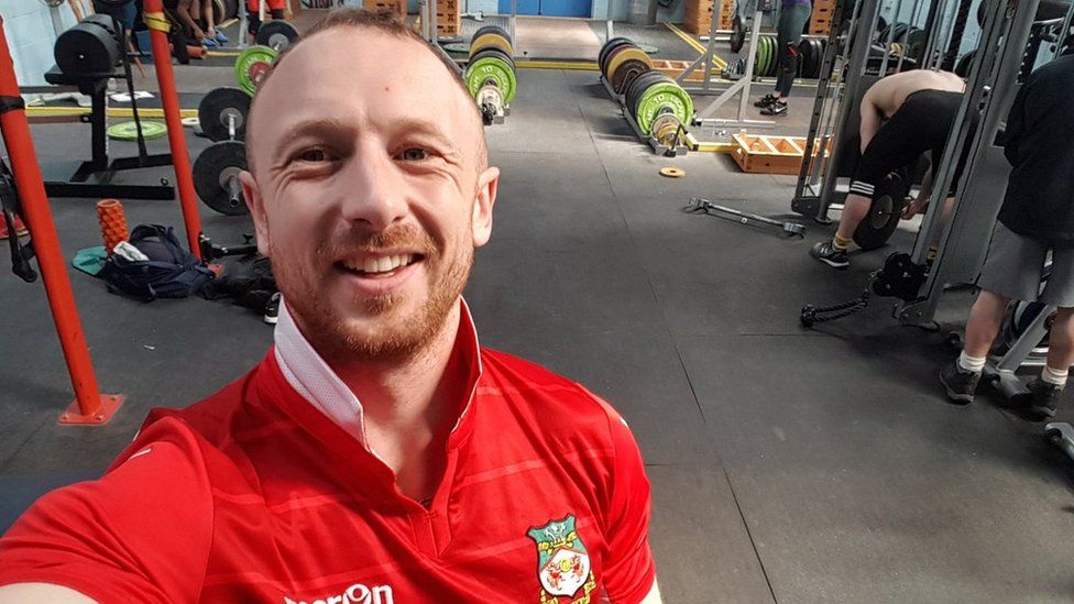 Commonwealth Games: How Anglesey's Gareth Evans struck gold - BBC News