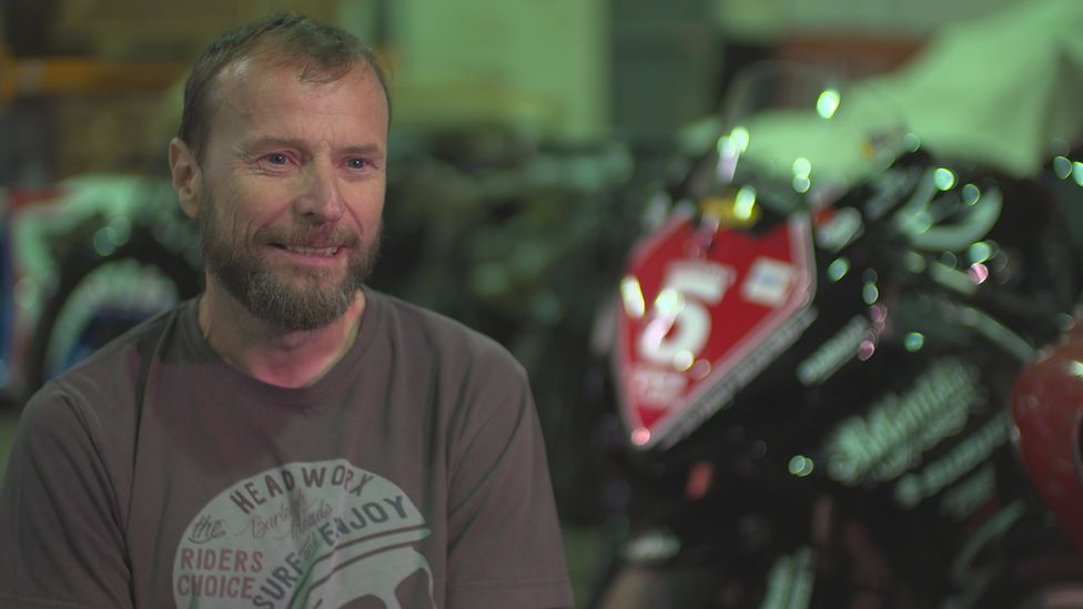 Bruce Anstey's winning Suzuki to go on display - BBC News