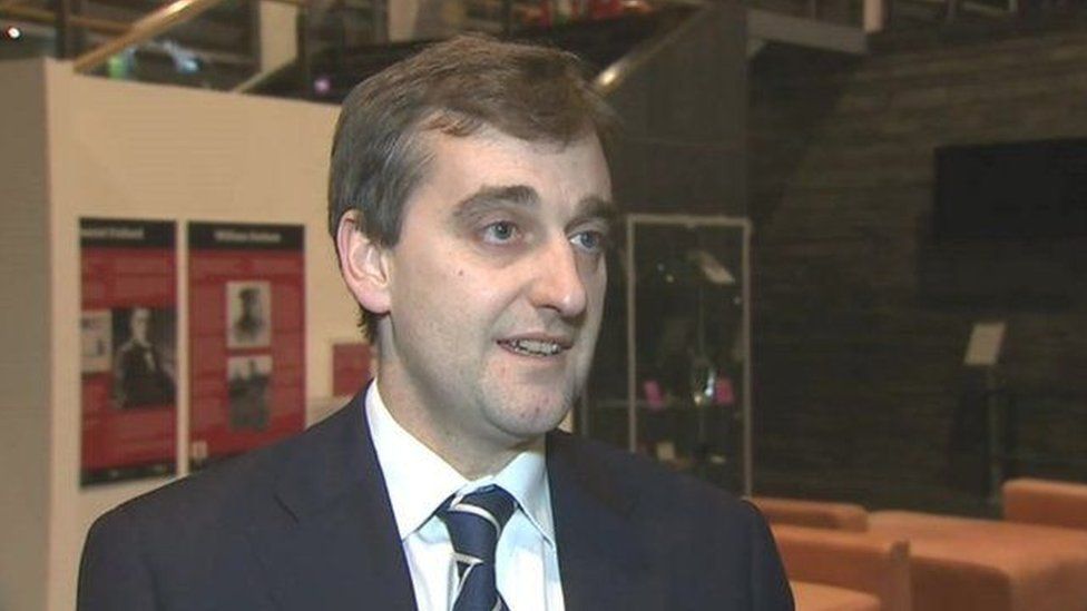 Poor leadership a 'barrier' to safety, says watchdog - BBC News