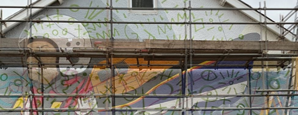 New mural in Exmouth celebrates RNLI bicentenary - BBC News