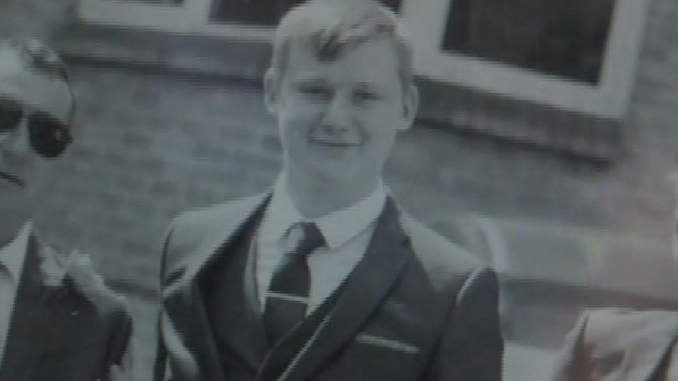 Holland FC remembers 'gentle giant' Jack Atkinson - BBC News