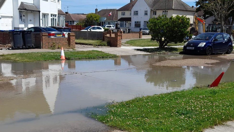 Lancing sewage leak: Flooding cleared ahead of repair - BBC News