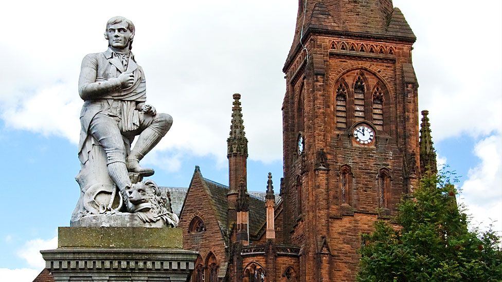 Dumfries launches Queen's Platinum Jubilee city status bid - BBC News