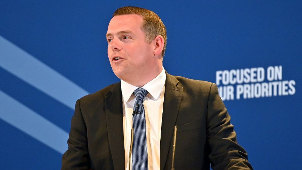 Leaders make last ditch pitch to Scottish voters - BBC News