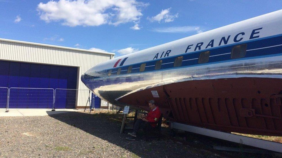 Last square-windowed Comet moved to new de Havilland Museum hangar ...