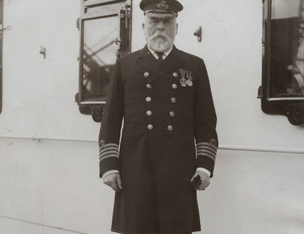 Southampton's celebrated figures shown in portrait exhibition - BBC News