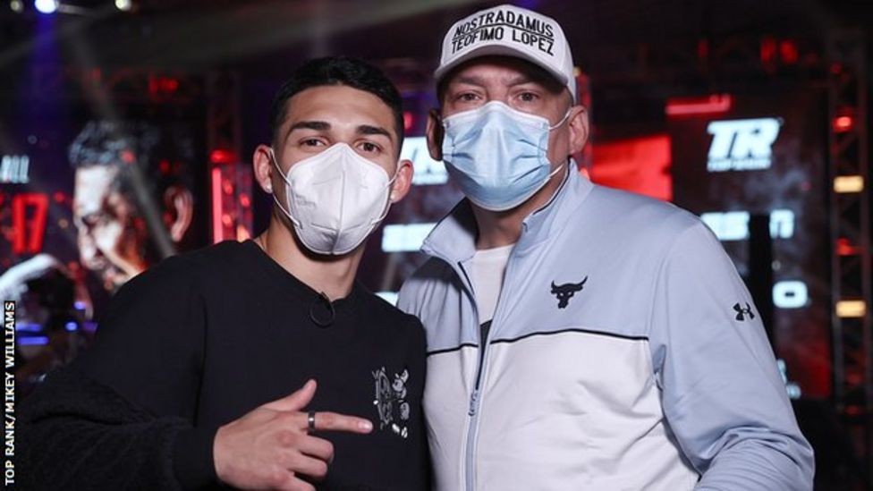 Lomachenko v Lopez: Boxing icon faces youthful challenge in Las Vegas - BBC Sport