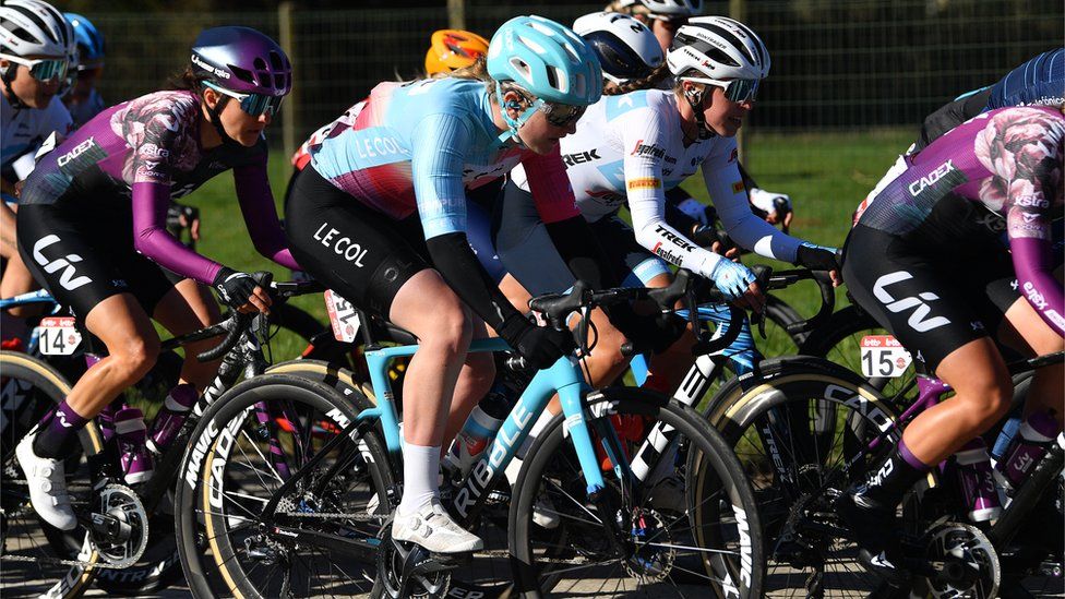 Eluned King: Seren newydd seiclo yng Nghymru - BBC Cymru Fyw