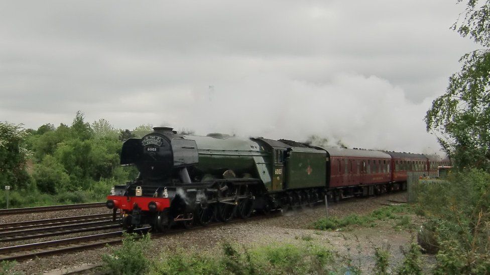 Flying Scotsman steams to the south coast - BBC News
