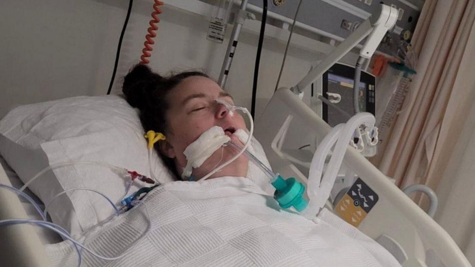 Pontypridd: Woman's bid to bring sister on life support home - BBC News