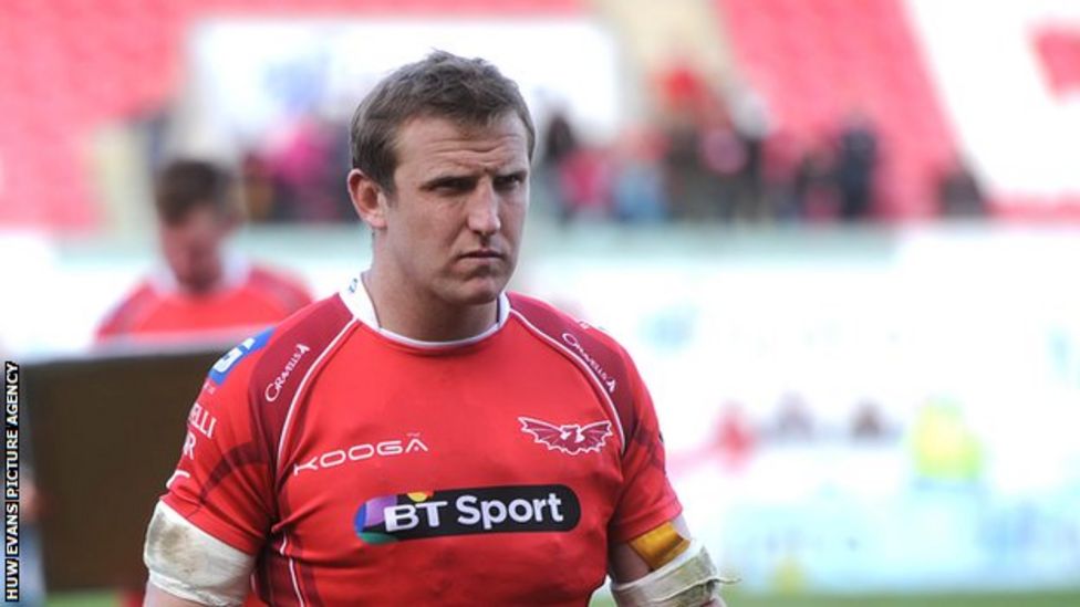 Hadleigh Parkes: Scarlets centre re-signs with region despite outside ...