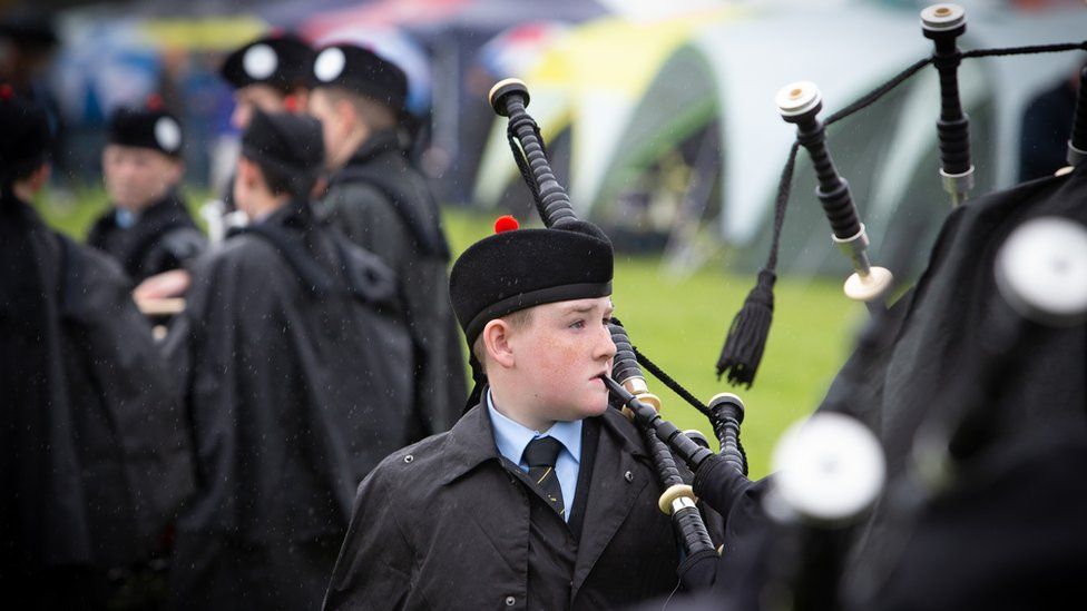 Thousands take part in British pipe band championships - BBC News