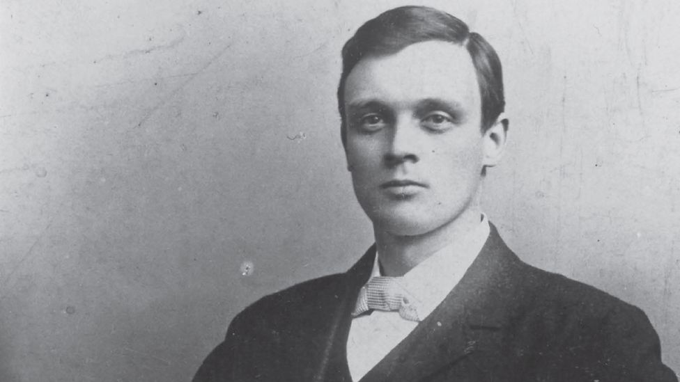 Cofio 'arweinydd dadeni diwylliannol Cymru' - BBC Cymru Fyw