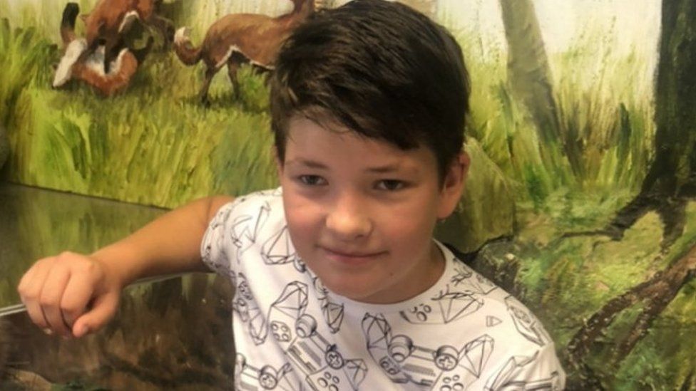Clacton boy, 12, died helping his dad knock down wall - BBC News