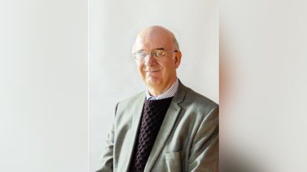 Northants councillors back campaign against politician abuse - BBC News