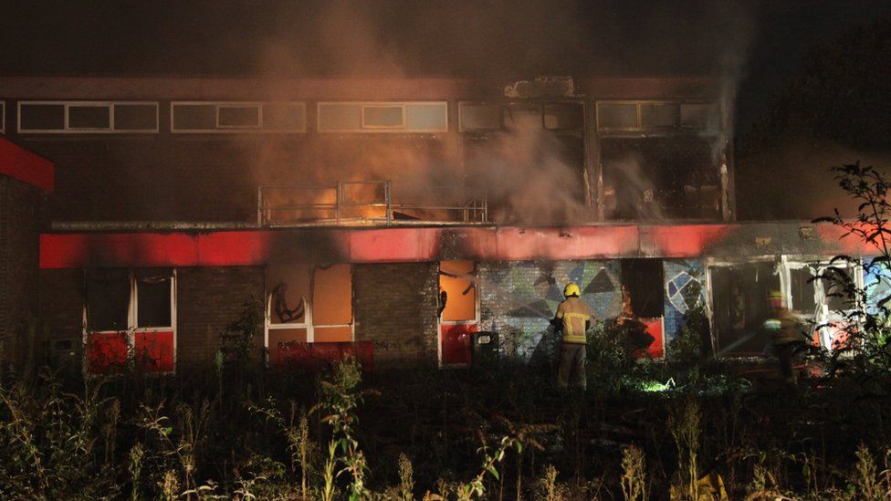 Doncaster school arsonists hunted by police - BBC News