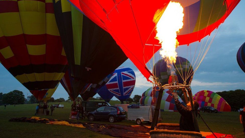Balloons take to London sky for Lord Mayor's Appeal - BBC News