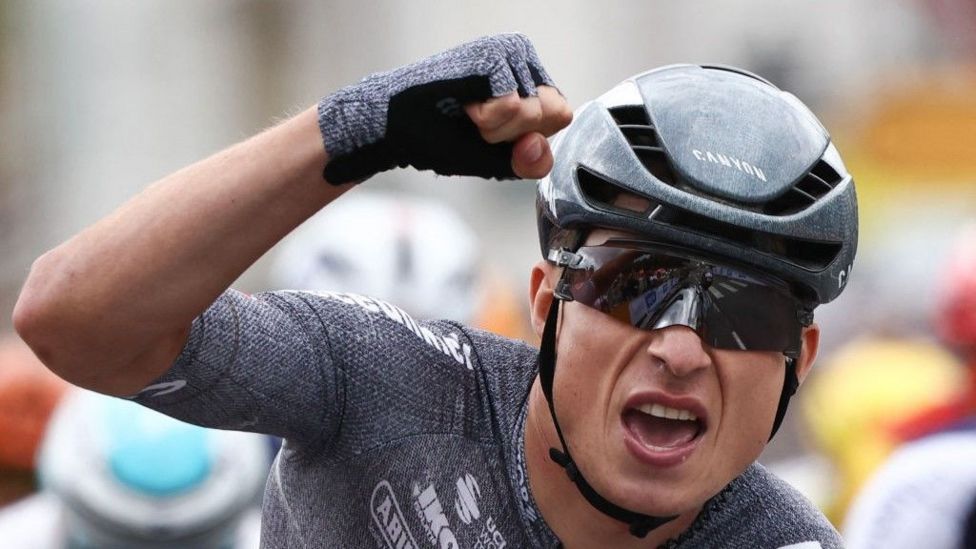 Tour de France 2024: Jasper Philipsen wins stage 13 after crash - BBC Sport