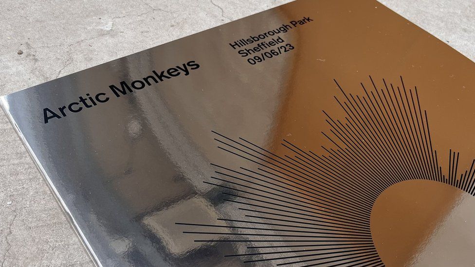 Sheffield artist designs Arctic Monkeys homecoming gig poster - BBC News