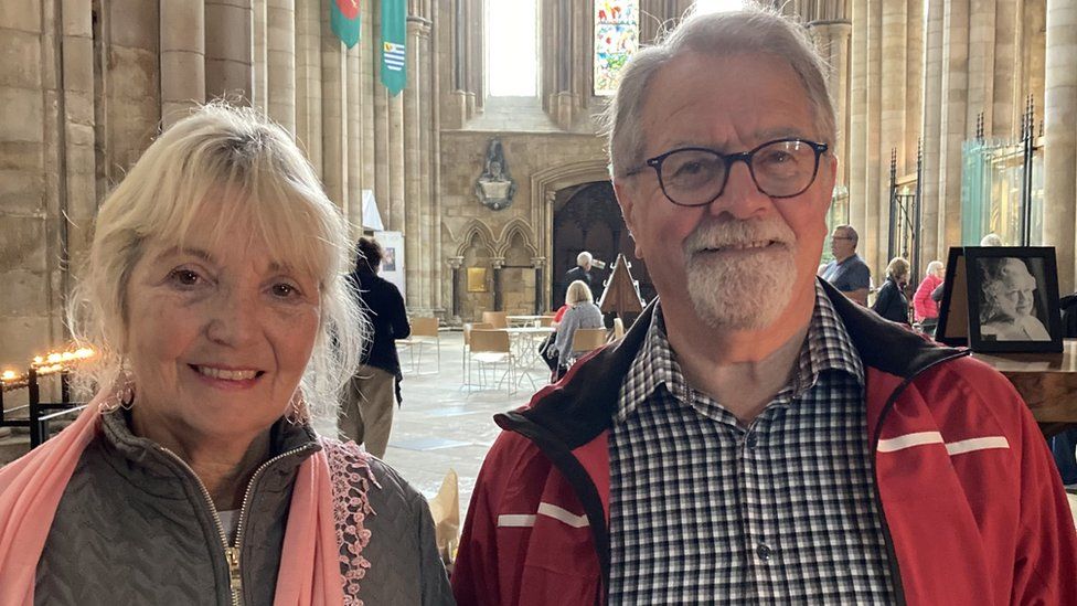 Queen Elizabeth II: Signing book of condolence 'very emotional' - BBC News