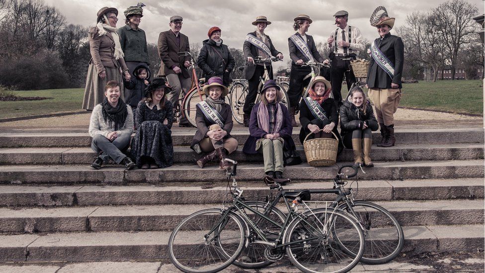 'Suffragettes' cycle through Manchester for women's safety - BBC News