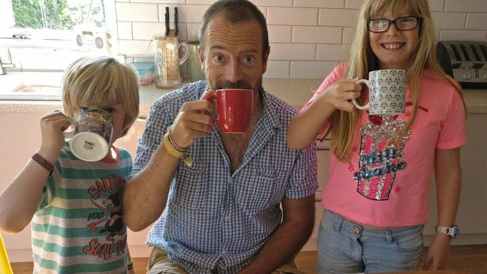 'Songaminute Man' Ted heads JustGiving awards - BBC News