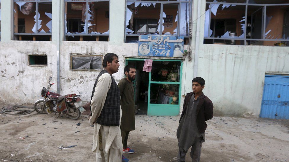 Afghanistan violence: Deadly bomb and gun attack hits Kabul - BBC News