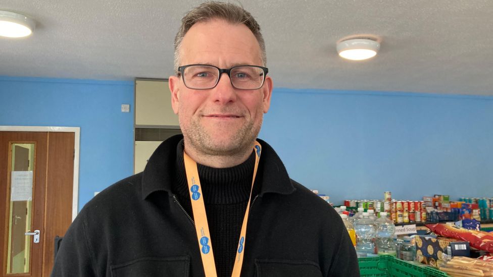 Strategaeth tlodi plant Llywodraeth Cymru yn 'siomedig iawn' - BBC Cymru Fyw