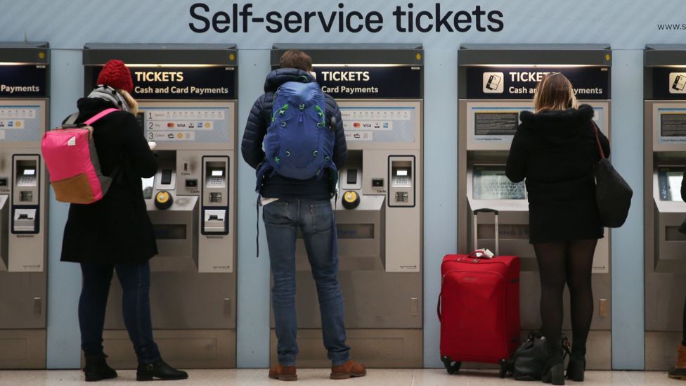 UK train passengers offered smart tickets - BBC News