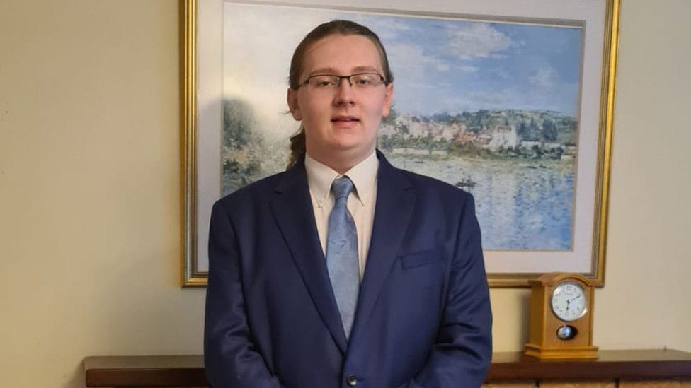 Tory leadership contest: Under-18s who get to pick the next PM - BBC News