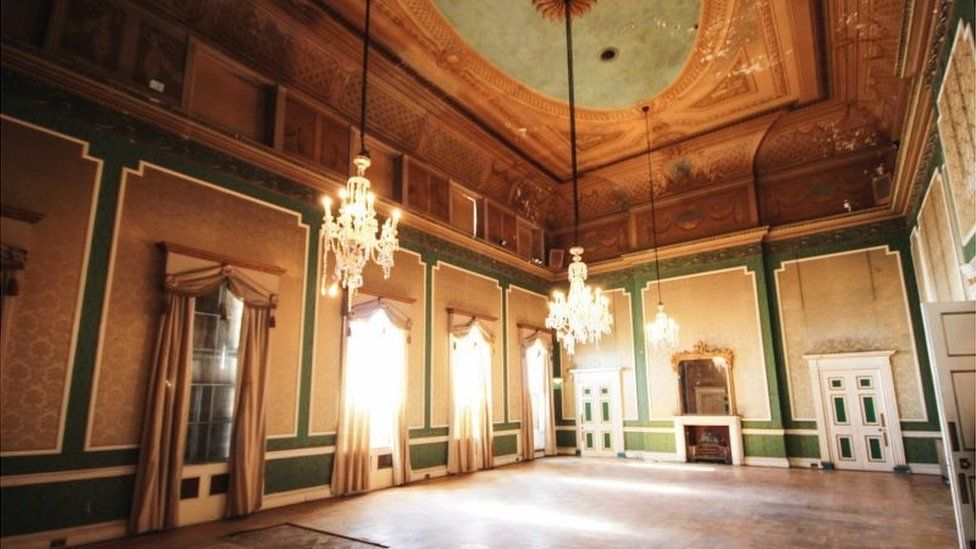 Castle Mona hotel: Historic Isle of Man hotel sale falls through - BBC News