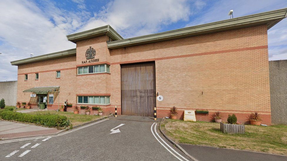 HMP Altcourse: Prison criticised after inmate dies in cell - BBC News