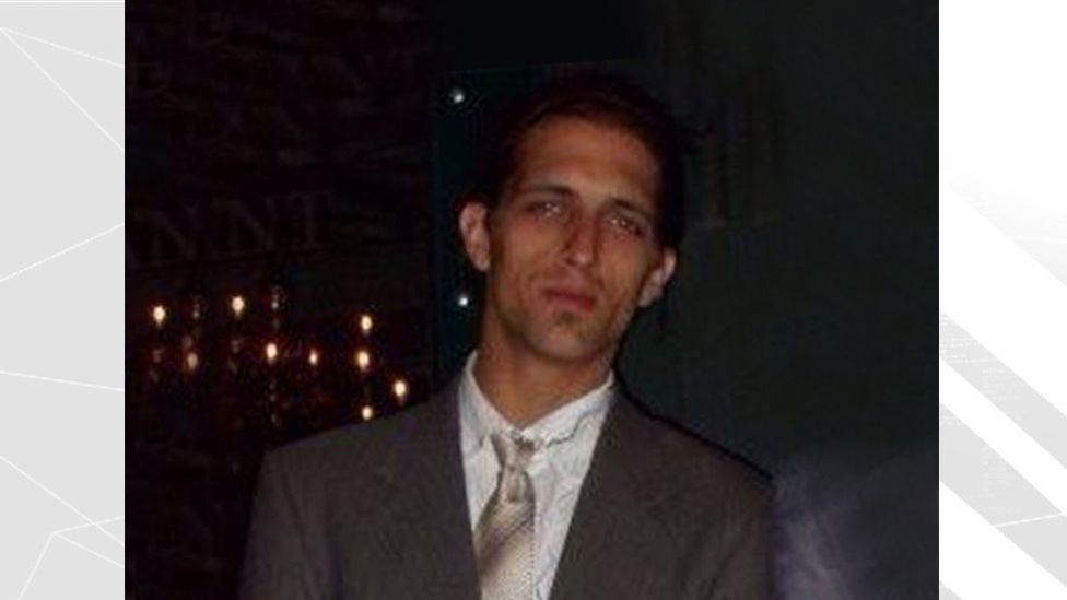 Carl Scott death: Winchester man bailed - BBC News