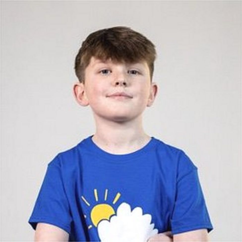 Deian a Loli'n dod i'r llwyfan - BBC Cymru Fyw