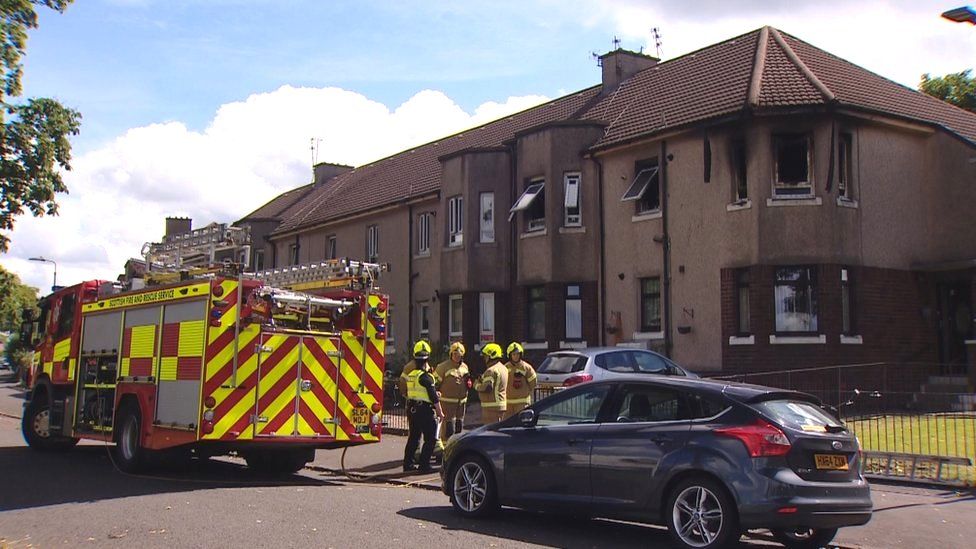 Three children die and mother critical after Paisley fire - BBC News