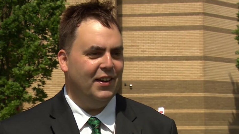 Sale of £1m hotel plot put on hold by Basildon Council - BBC News