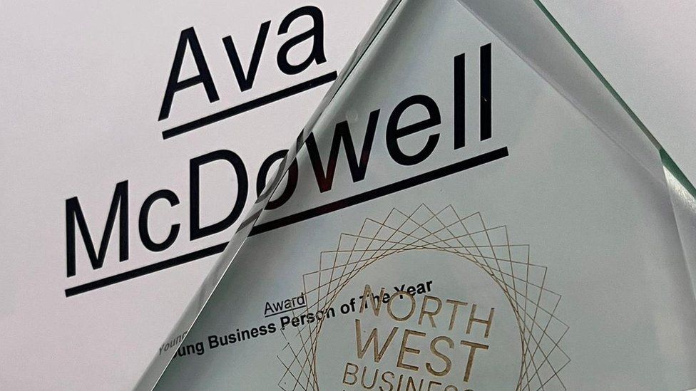 Derry entrepreneur balancing schoolwork and own business - BBC News