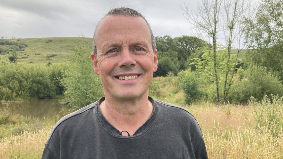 Climate change: Green energy barriers 'threaten' net zero goal - BBC News