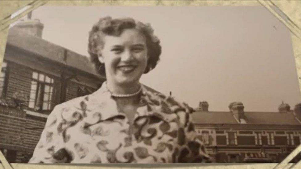 Care home killing: Family of Eileen Dean seek answers - BBC News