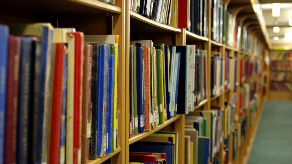 Leeds libraries axe fines for late library books - BBC News